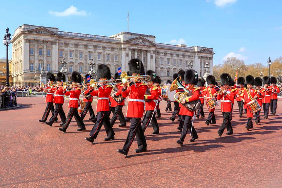 Wisseling van de wacht Buckingham Palace in Londen - Droomplekken.nl