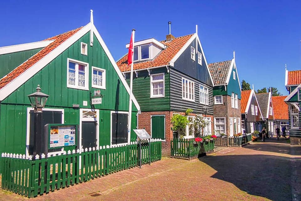 Marken: 15 Bezienswaardigheden zoals de vuurtoren - Droomplekken.nl