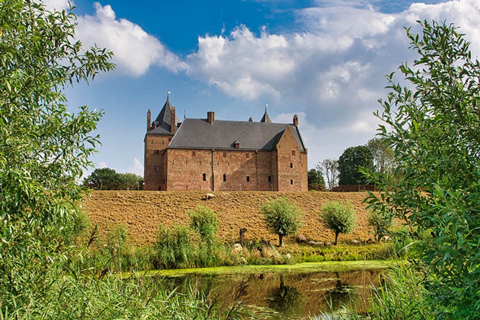 Slot Loevestein: De 5 Mooiste Bezienswaardigheden en Excursies